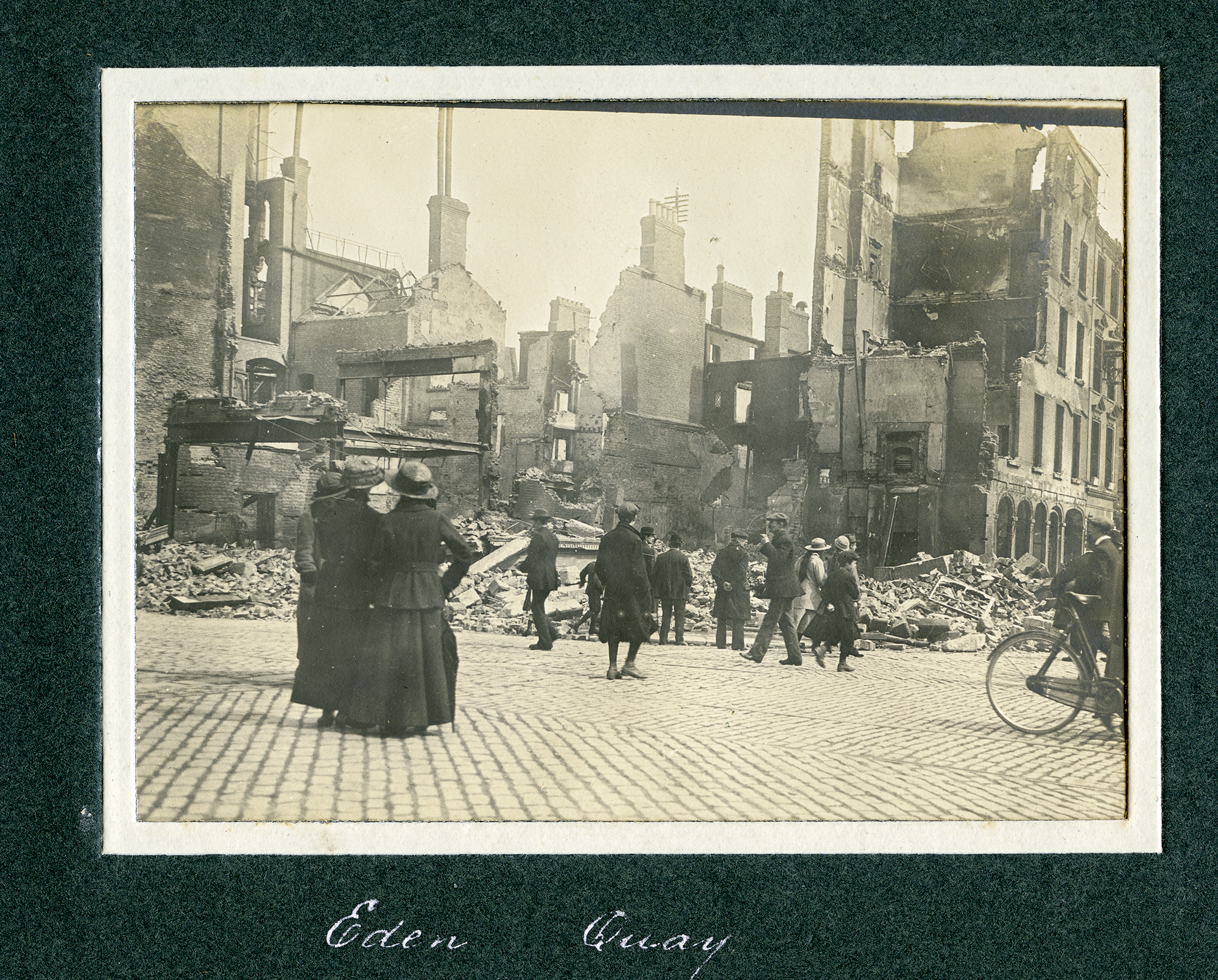 Imaging Conflict; photographs from revolutionary era Ireland 1913-1923 ...